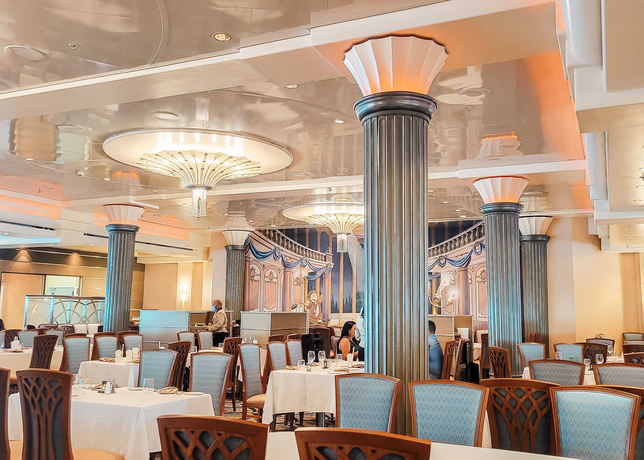 Complete Guide to Disney Magic Restaurants + Dining